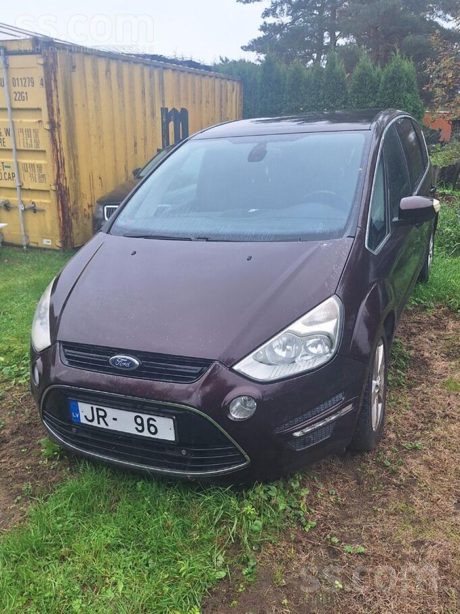Red Ford S-Max 2010 in Ogre, with an engine capacity of 2.00 L and mileage of 320 thousand km for 2500 €, photo 1 on AUTOMOTO.COM.LV