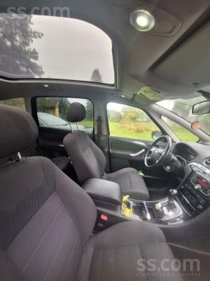 Red Ford S-Max 2010 in Ogre, with an engine capacity of 2.00 L and mileage of 320 thousand km for 2500 €, photo 5 on AUTOMOTO.COM.LV