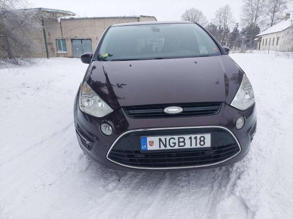 Red Ford S-Max 2011 in Radviliskis, with an engine capacity of 2.00 L and mileage of 285 thousand km for 4999 €, photo 8 on AUTOMOTO.COM.LV