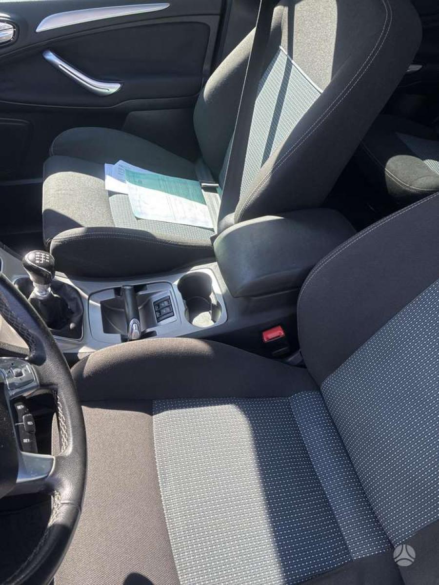 Sarkans Ford S-Max 2011 Vilkaviškis, ar dzinēja tilpumu 2.00 L un nobraukumu 293 tūkst. km par 4550 €, foto 15 vietnē AUTOMOTO.COM.LV