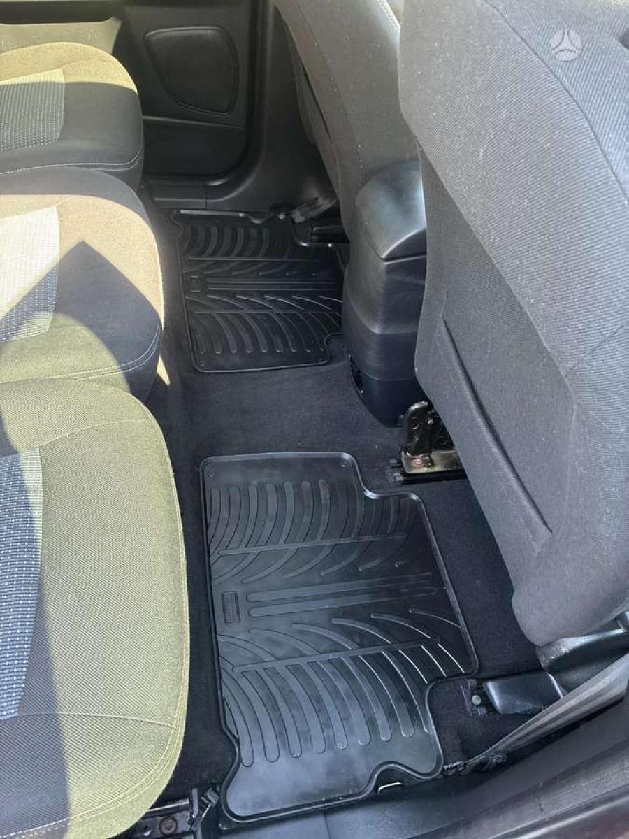 Sarkans Ford S-Max 2011 Vilkaviškis, ar dzinēja tilpumu 2.00 L un nobraukumu 293 tūkst. km par 4550 €, foto 19 vietnē AUTOMOTO.COM.LV