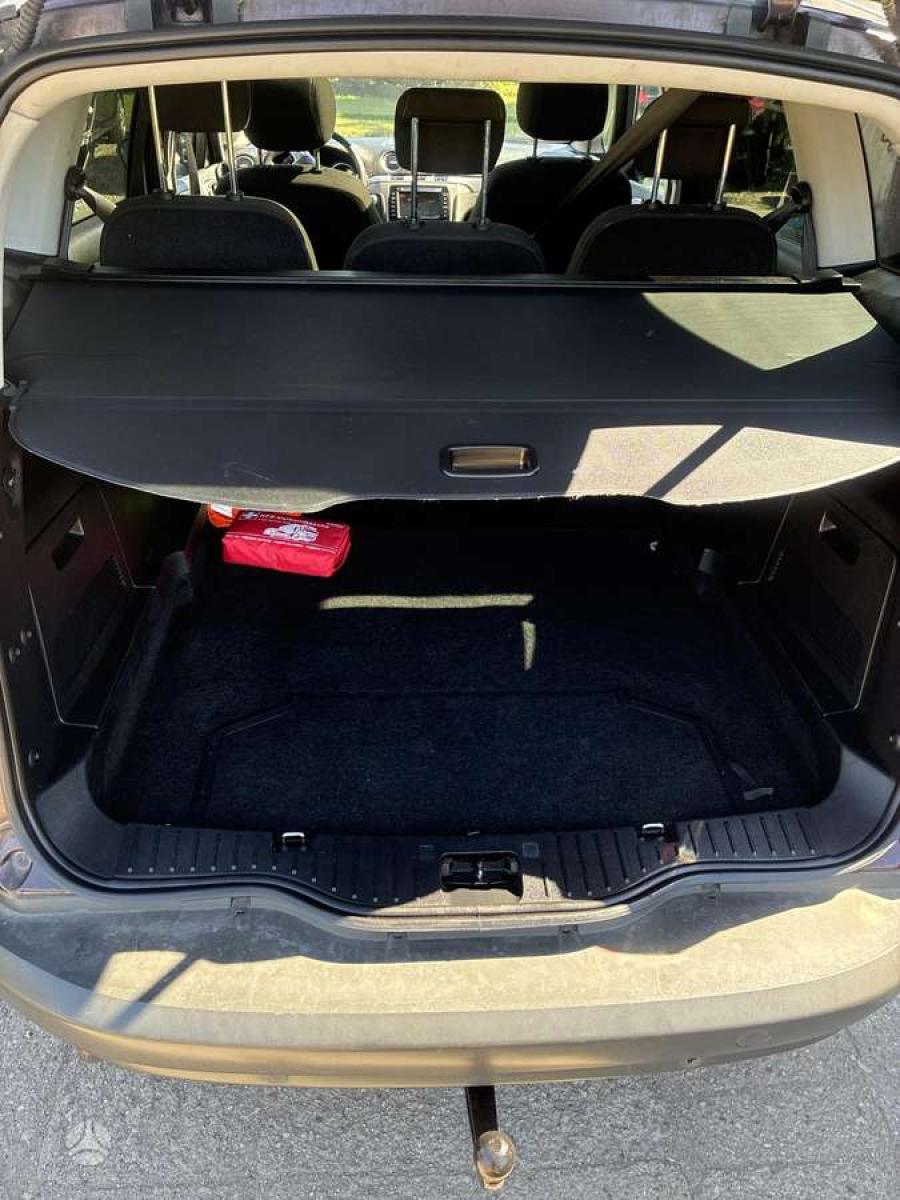 Sarkans Ford S-Max 2011 Vilkaviškis, ar dzinēja tilpumu 2.00 L un nobraukumu 293 tūkst. km par 4550 €, foto 20 vietnē AUTOMOTO.COM.LV