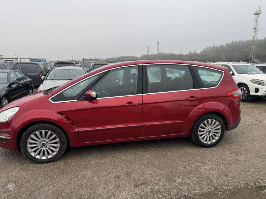 Red Ford S-Max 2012 in Vilnius, with an engine capacity of 2.00 L and mileage of 281 thousand km for 3550 €, photo 4 on AUTOMOTO.COM.LV