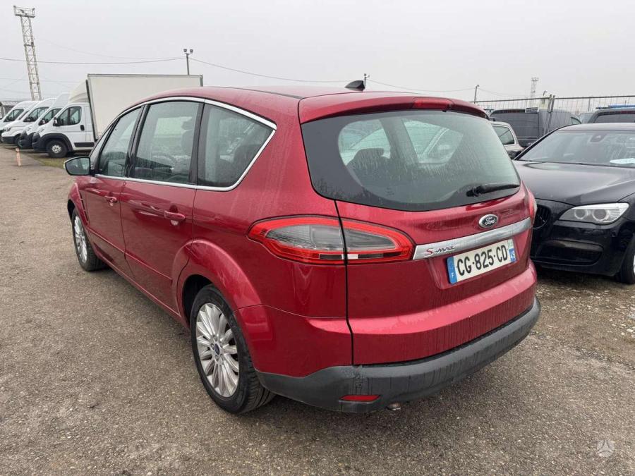 Red Ford S-Max 2012 in Vilnius, with an engine capacity of 2.00 L and mileage of 281 thousand km for 3550 €, photo 5 on AUTOMOTO.COM.LV