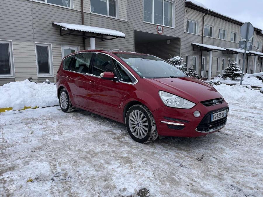 Red Ford S-Max 2012 in Vilnius, with an engine capacity of 2.00 L and mileage of 279 thousand km for 3900 €, photo 1 on AUTOMOTO.COM.LV