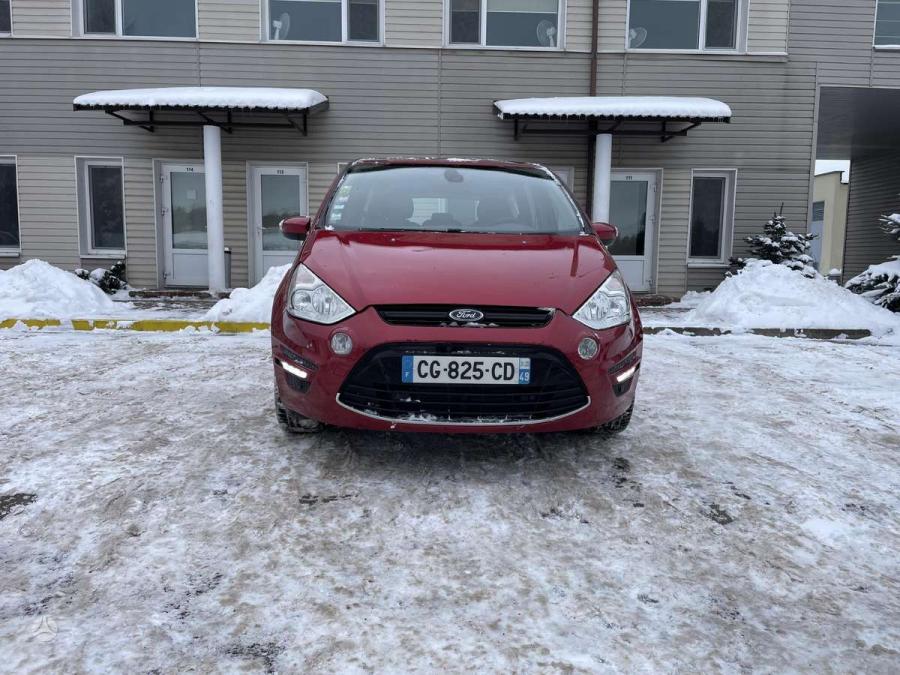 Red Ford S-Max 2012 in Vilnius, with an engine capacity of 2.00 L and mileage of 279 thousand km for 3900 €, photo 3 on AUTOMOTO.COM.LV