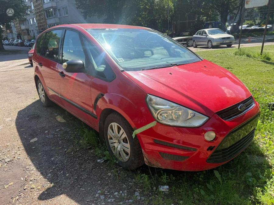Red Ford S-Max 2013 in Kaunas, with an engine capacity of 2.00 L and mileage of 280 thousand km for 1700 €, photo 4 on AUTOMOTO.COM.LV