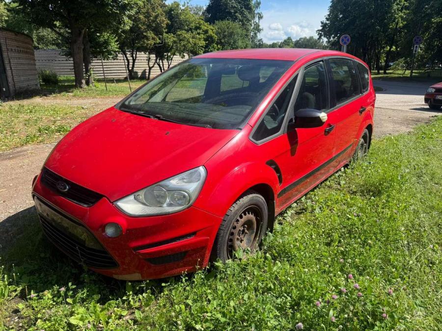 Red Ford S-Max 2013 in Kaunas, with an engine capacity of 2.00 L and mileage of 280 thousand km for 1700 €, photo 6 on AUTOMOTO.COM.LV