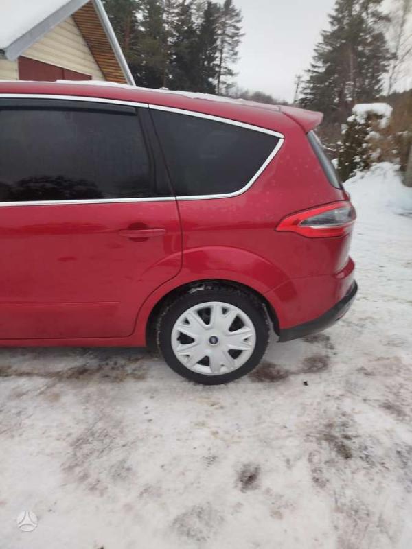 Red Ford S-Max 2014 in Utena, with an engine capacity of 2.00 L and mileage of 360 thousand km for 5400 €, photo 5 on AUTOMOTO.COM.LV