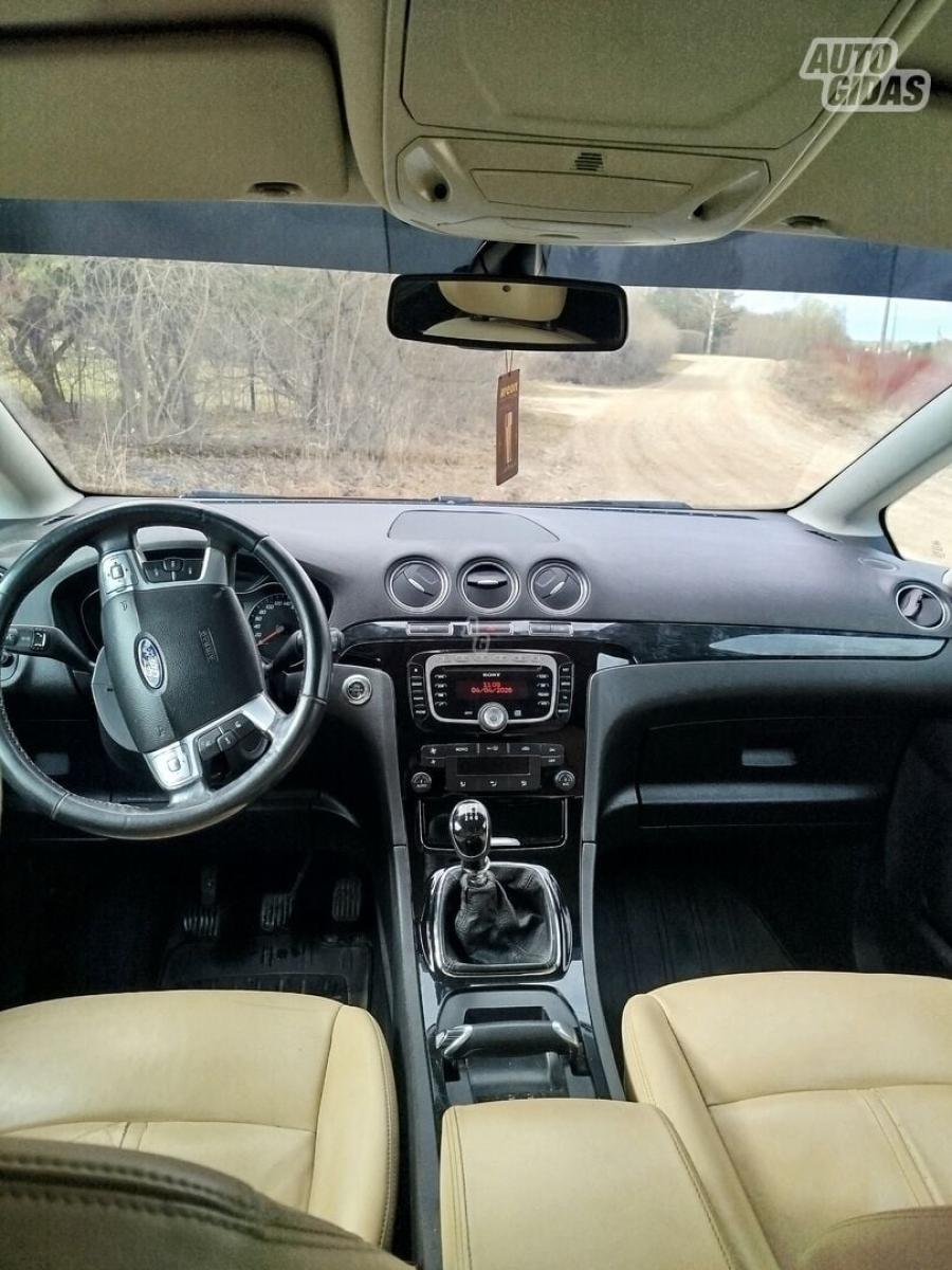 Red Ford S-Max 2014 in Utena, with an engine capacity of 2.00 L and mileage of 362 thousand km for 4350 €, photo 11 on AUTOMOTO.COM.LV