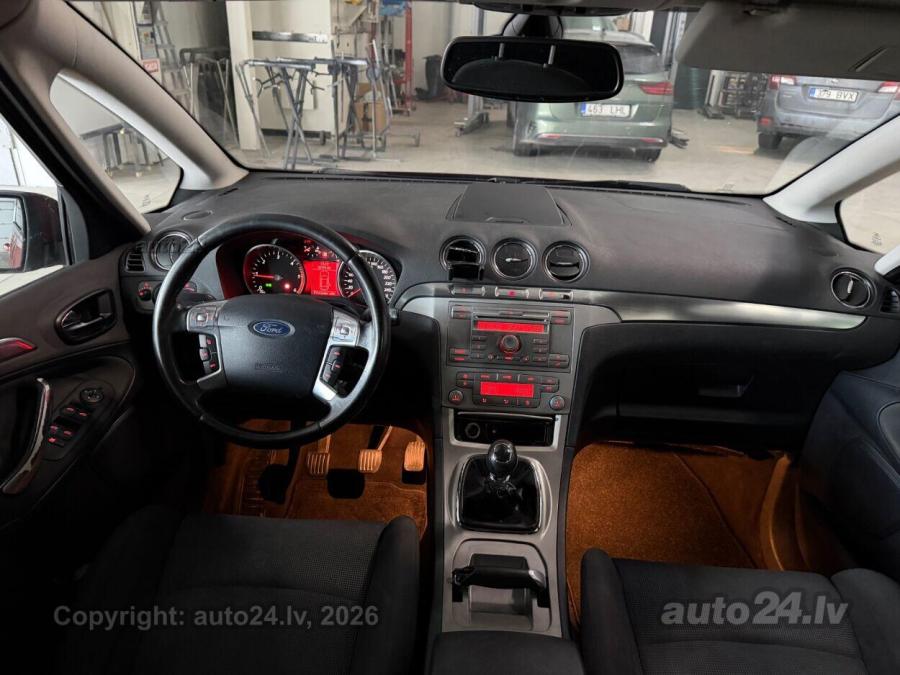 Sarkans Ford S-Max 2007 Tallina, ar dzinēja tilpumu 1.80 L un nobraukumu 275 tūkst. km par 2700 €, foto 11 vietnē AUTOMOTO.COM.LV