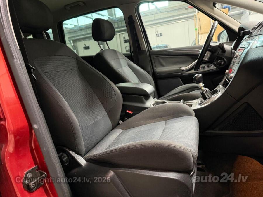 Sarkans Ford S-Max 2007 Tallina, ar dzinēja tilpumu 1.80 L un nobraukumu 275 tūkst. km par 2700 €, foto 13 vietnē AUTOMOTO.COM.LV