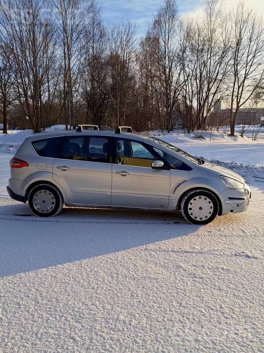 Ford S-Max 2010 in Riga, with an engine capacity of 2.00 L and mileage of 373 thousand km for 2750 €, photo 5 on AUTOMOTO.COM.LV