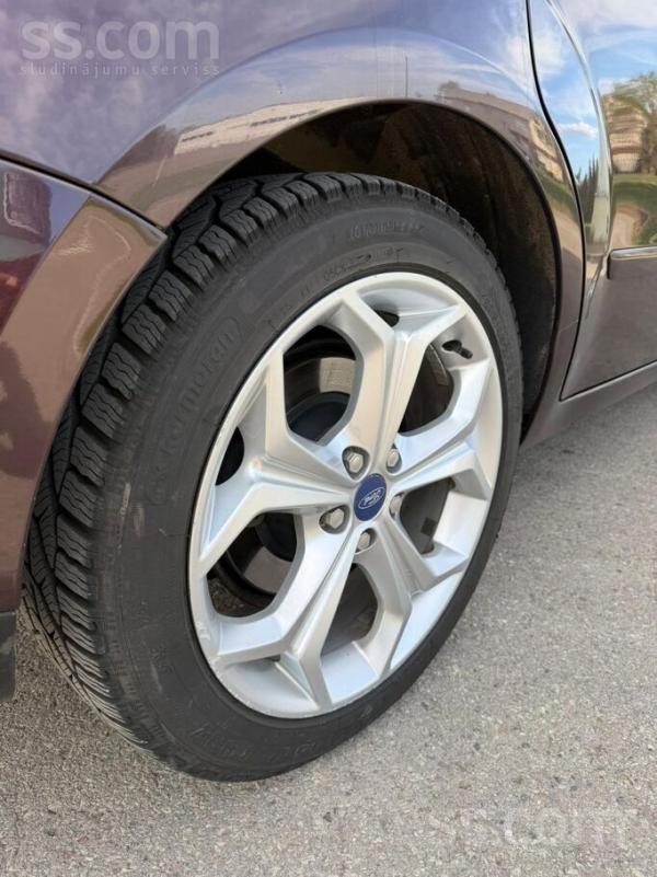 Violet Ford S-Max 2012 in Tukums, with an engine capacity of 2.00 L and mileage of 0 thousand km for 7400 €, photo 7 on AUTOMOTO.COM.LV