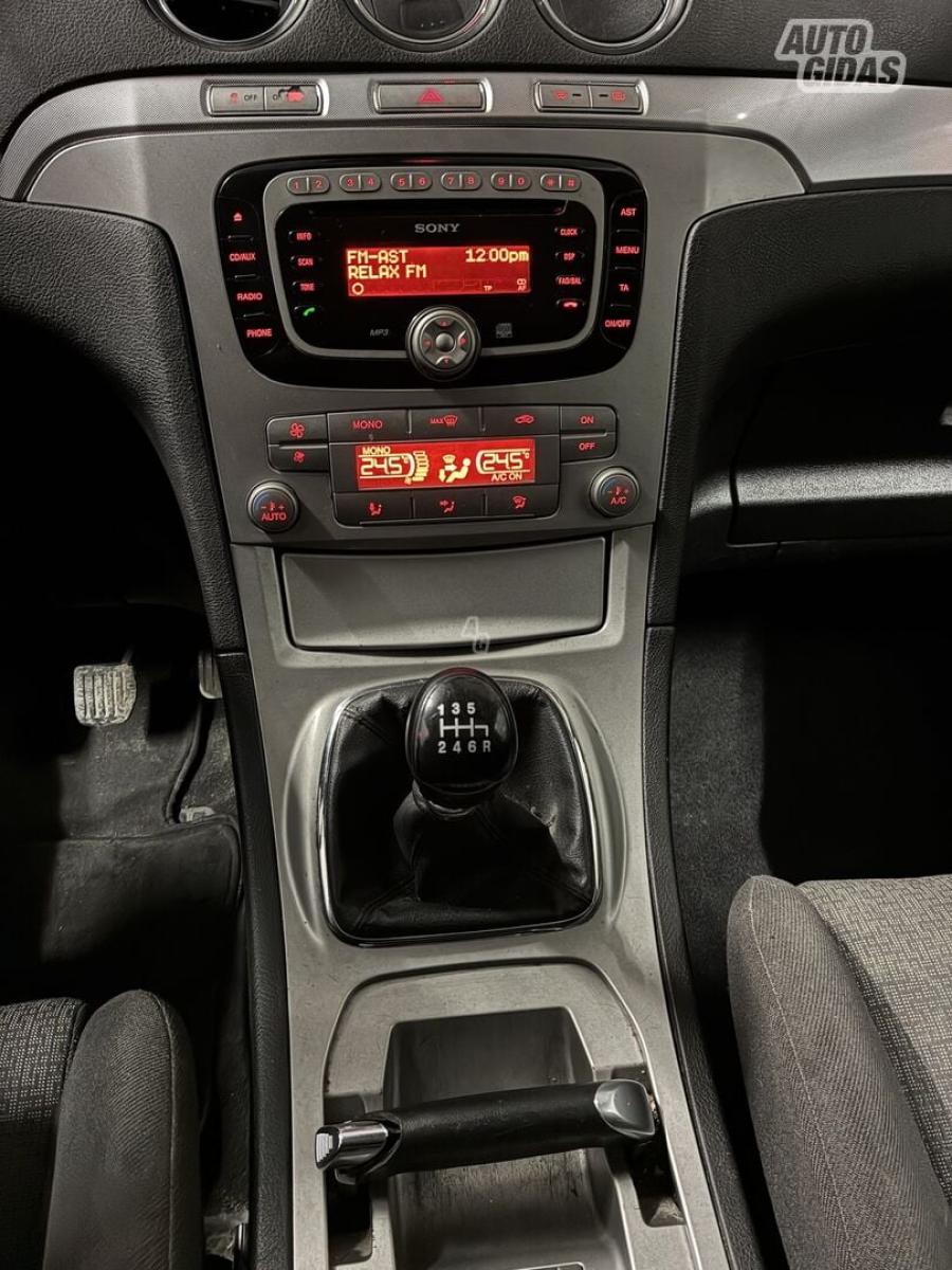 Balts Ford S-Max 2008 Viļņa, ar dzinēja tilpumu 2.20 L un nobraukumu 365 tūkst. km par 2850 €, foto 14 vietnē AUTOMOTO.COM.LV
