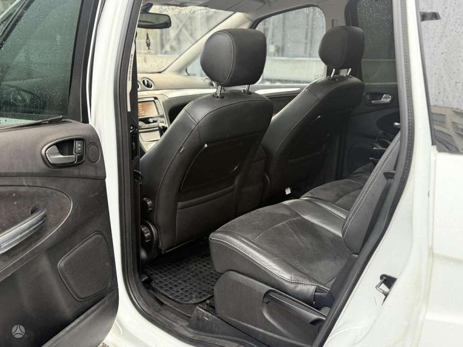 White Ford S-Max 2008 in Vilnius, with an engine capacity of 2.00 L and mileage of 330 thousand km for 2900 €, photo 9 on AUTOMOTO.COM.LV