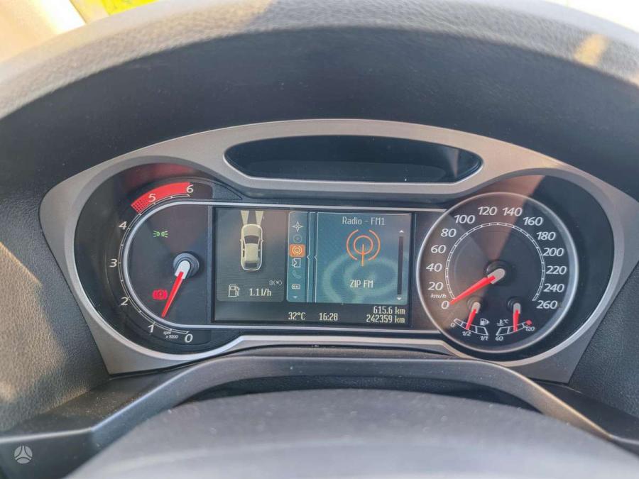Balts Ford S-Max 2009 Kauņa, ar dzinēja tilpumu 2.18 L un nobraukumu 243 tūkst. km par 3450 €, foto 15 vietnē AUTOMOTO.COM.LV