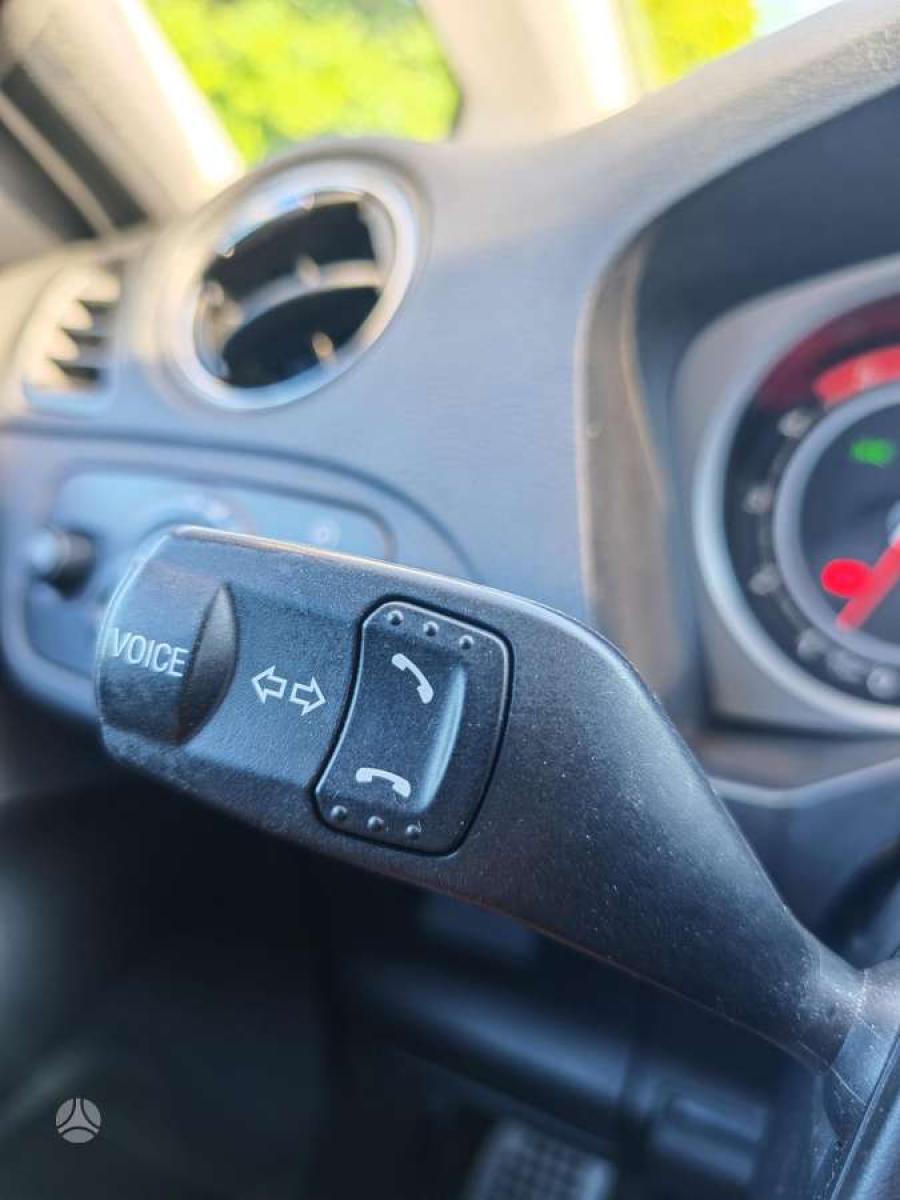 Balts Ford S-Max 2009 Kauņa, ar dzinēja tilpumu 2.18 L un nobraukumu 243 tūkst. km par 3450 €, foto 20 vietnē AUTOMOTO.COM.LV