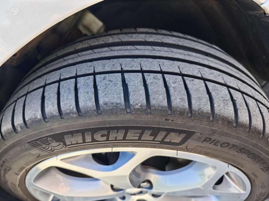 Balts Ford S-Max 2009 Kauņa, ar dzinēja tilpumu 2.18 L un nobraukumu 243 tūkst. km par 3450 €, foto 22 vietnē AUTOMOTO.COM.LV