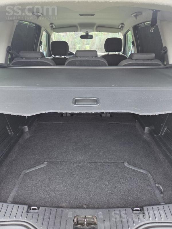 White Ford S-Max 2009 in Tukums, with an engine capacity of 2.00 L and mileage of 291 thousand km for 3300 €, photo 2 on AUTOMOTO.COM.LV