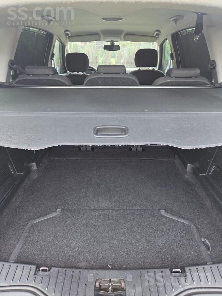 Balts Ford S-Max 2009 Tukums, ar dzinēja tilpumu 2.00 L un nobraukumu 291 tūkst. km par 3300 €, foto 3 vietnē AUTOMOTO.COM.LV
