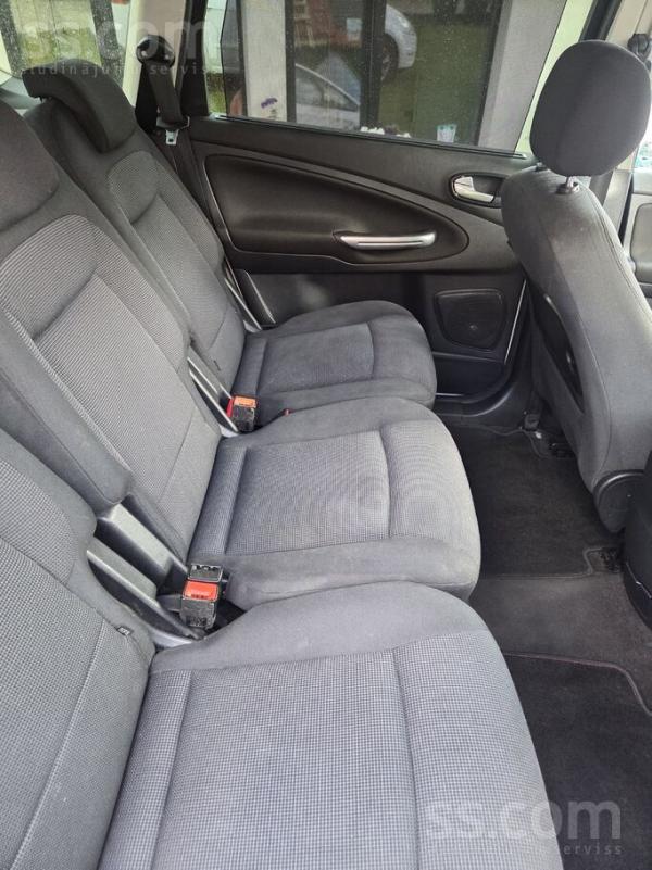 White Ford S-Max 2009 in Tukums, with an engine capacity of 2.00 L and mileage of 291 thousand km for 3300 €, photo 3 on AUTOMOTO.COM.LV