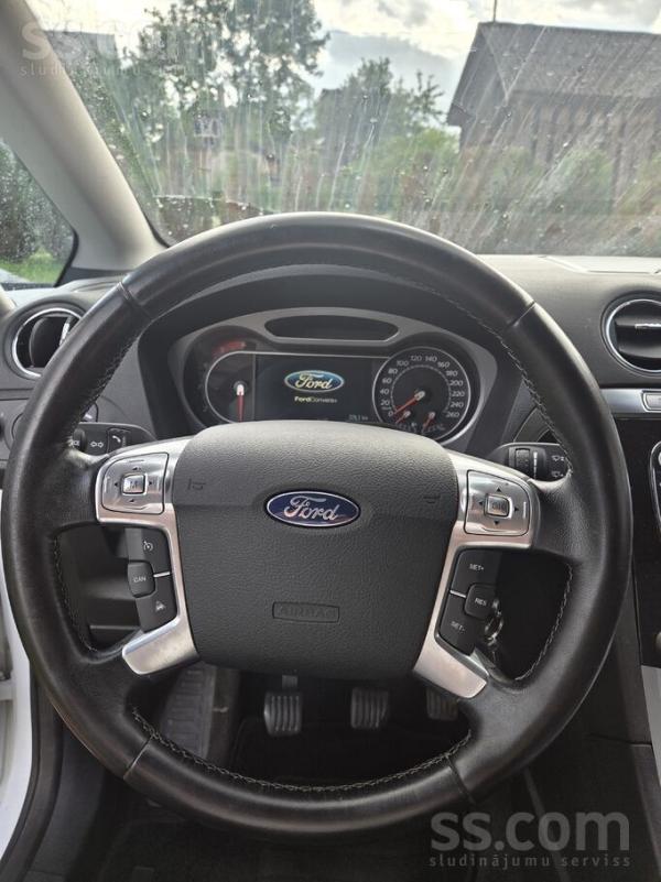 White Ford S-Max 2009 in Tukums, with an engine capacity of 2.00 L and mileage of 291 thousand km for 3300 €, photo 5 on AUTOMOTO.COM.LV