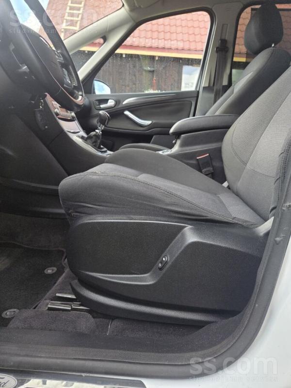 White Ford S-Max 2009 in Tukums, with an engine capacity of 2.00 L and mileage of 291 thousand km for 3300 €, photo 6 on AUTOMOTO.COM.LV