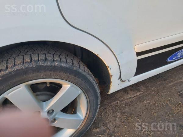 White Ford S-Max 2010 in Ludza, with an engine capacity of 1.80 L and mileage of 348 thousand km for 1000 €, photo 3 on AUTOMOTO.COM.LV