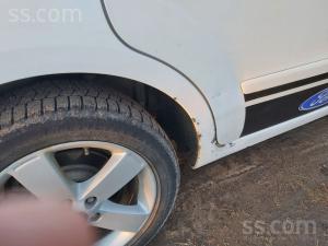 Balts Ford S-Max 2010 Ludza, ar dzinēja tilpumu 1.80 L un nobraukumu 348 tūkst. km par 1000 €, foto 4 vietnē AUTOMOTO.COM.LV