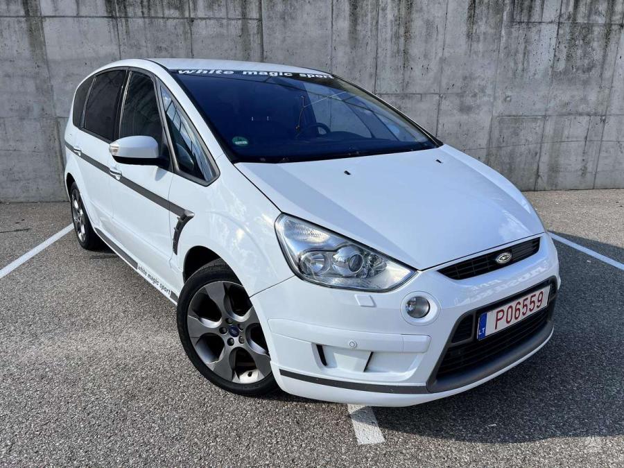 White Ford S-Max 2010 in Vilnius, with an engine capacity of 2.18 L and mileage of 216 thousand km for 4999 €, photo 1 on AUTOMOTO.COM.LV