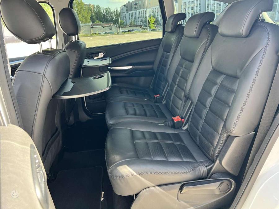 White Ford S-Max 2010 in Vilnius, with an engine capacity of 2.18 L and mileage of 216 thousand km for 4999 €, photo 26 on AUTOMOTO.COM.LV
