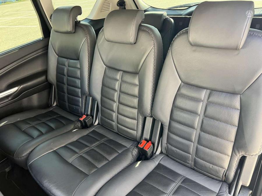 White Ford S-Max 2010 in Vilnius, with an engine capacity of 2.18 L and mileage of 216 thousand km for 4999 €, photo 28 on AUTOMOTO.COM.LV