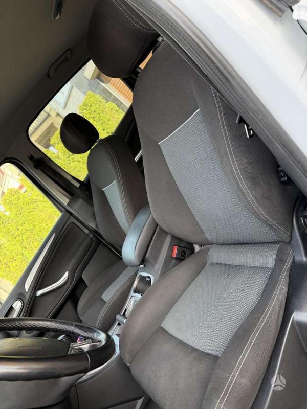 Balts Ford S-Max 2010 Kauņa, ar dzinēja tilpumu 2.00 L un nobraukumu 320 tūkst. km par 3200 €, foto 10 vietnē AUTOMOTO.COM.LV