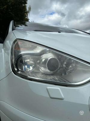 White Ford S-Max 2010 in Raseiniai, with an engine capacity of 2.18 L and mileage of 280 thousand km for 3850 €, photo 9 on AUTOMOTO.COM.LV