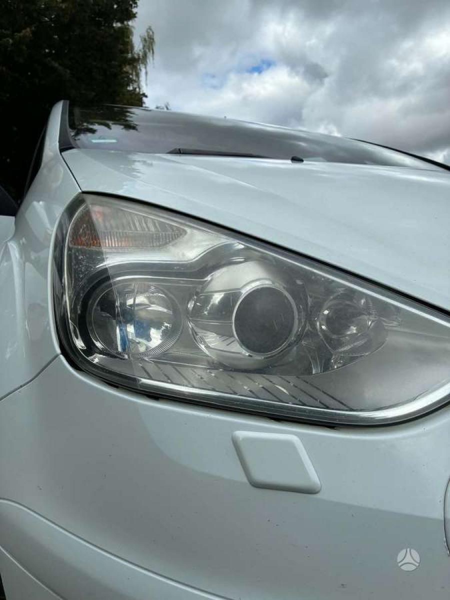 White Ford S-Max 2010 in Raseiniai, with an engine capacity of 2.18 L and mileage of 280 thousand km for 3850 €, photo 9 on AUTOMOTO.COM.LV