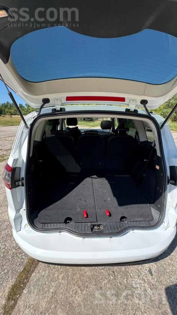 Balts Ford S-Max 2010 Liepāja, ar dzinēja tilpumu 2.00 L un nobraukumu 243 tūkst. km par 3000 €, foto 9 vietnē AUTOMOTO.COM.LV