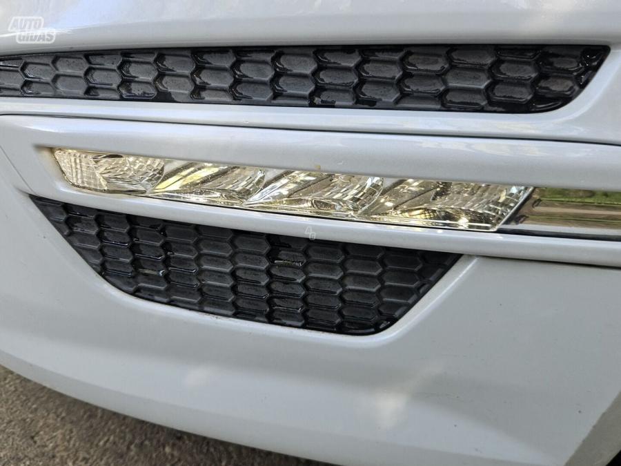 White Ford S-Max 2011 in Sirvintos, with an engine capacity of 2.00 L and mileage of 255 thousand km for 4999 €, photo 24 on AUTOMOTO.COM.LV