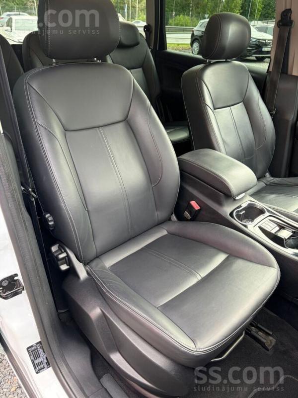 White Ford S-Max 2011 in Riga, with an engine capacity of 2.00 L and mileage of 288 thousand km for 5990 €, photo 6 on AUTOMOTO.COM.LV