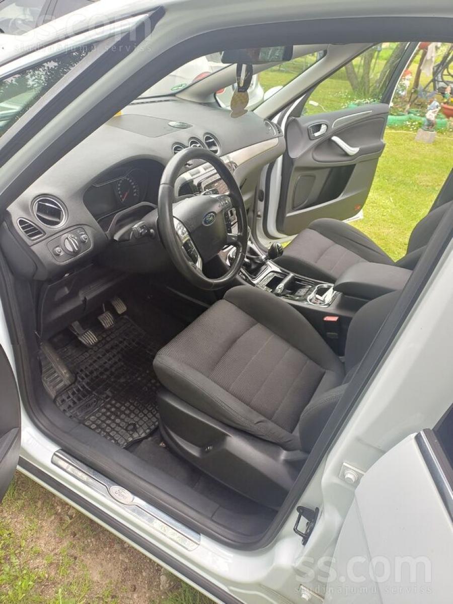 White Ford S-Max 2011 in Daugavpils, with an engine capacity of 2.20 L and mileage of 292 thousand km for 6000 €, photo 9 on AUTOMOTO.COM.LV