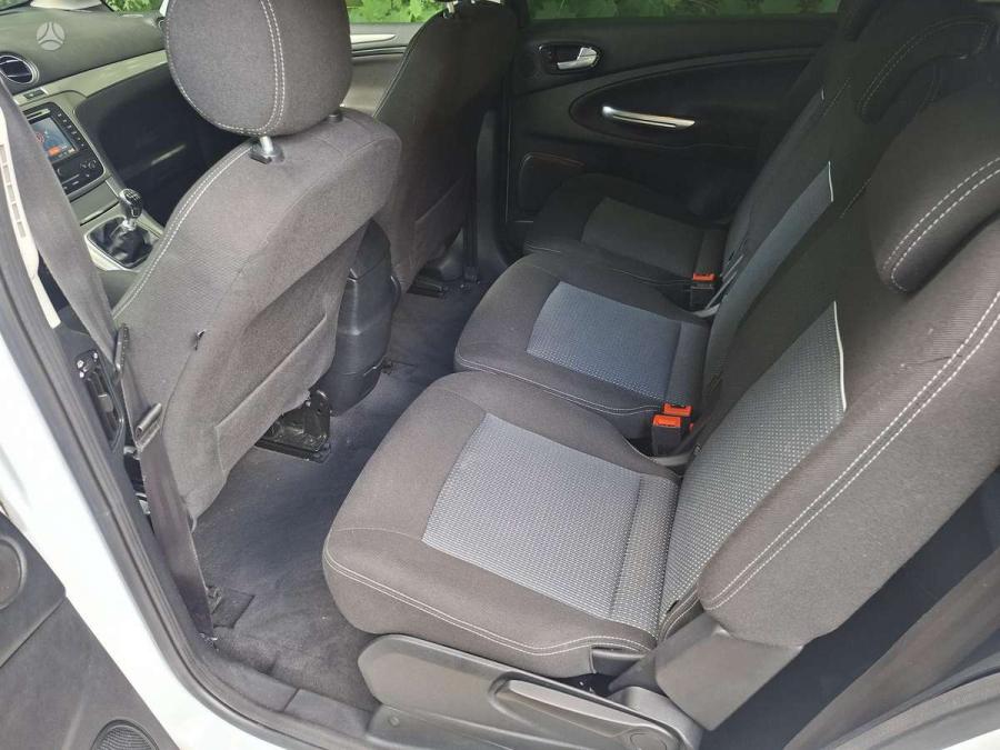Balts Ford S-Max 2011 Birštonas, ar dzinēja tilpumu 2.00 L un nobraukumu 244 tūkst. km par 4400 €, foto 14 vietnē AUTOMOTO.COM.LV