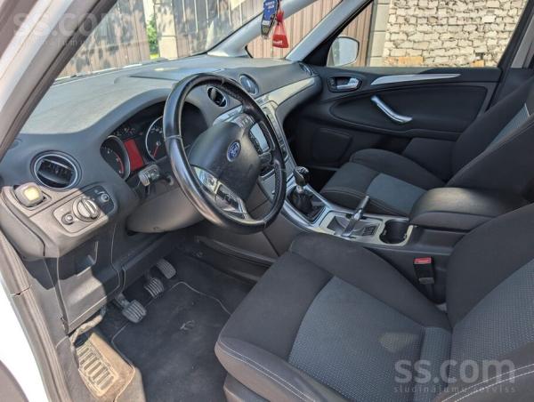 White Ford S-Max 2011 in Liepaja, with an engine capacity of 2.00 L and mileage of 251 thousand km for 2650 €, photo 6 on AUTOMOTO.COM.LV