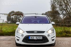 White Ford S-Max 2011 in Riga, with an engine capacity of 2.00 L and mileage of 407 thousand km for 5390 €, photo 4 on AUTOMOTO.COM.LV