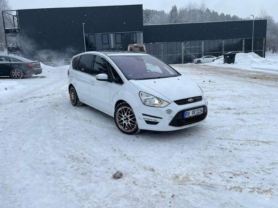 White Ford S-Max 2012 in Vilnius, with an engine capacity of 2.20 L and mileage of 307 thousand km for 5800 €, photo 6 on AUTOMOTO.COM.LV