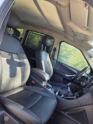 White Ford S-Max 2012 in Marijampole, with an engine capacity of 1.60 L and mileage of 210 thousand km for 5250 €, photo 18 on AUTOMOTO.COM.LV