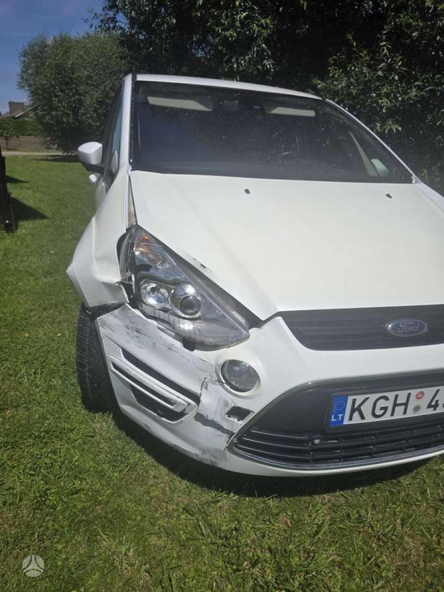 White Ford S-Max 2012 in Kaunas, with an engine capacity of 2.20 L and mileage of 370 thousand km for 2999 €, photo 1 on AUTOMOTO.COM.LV