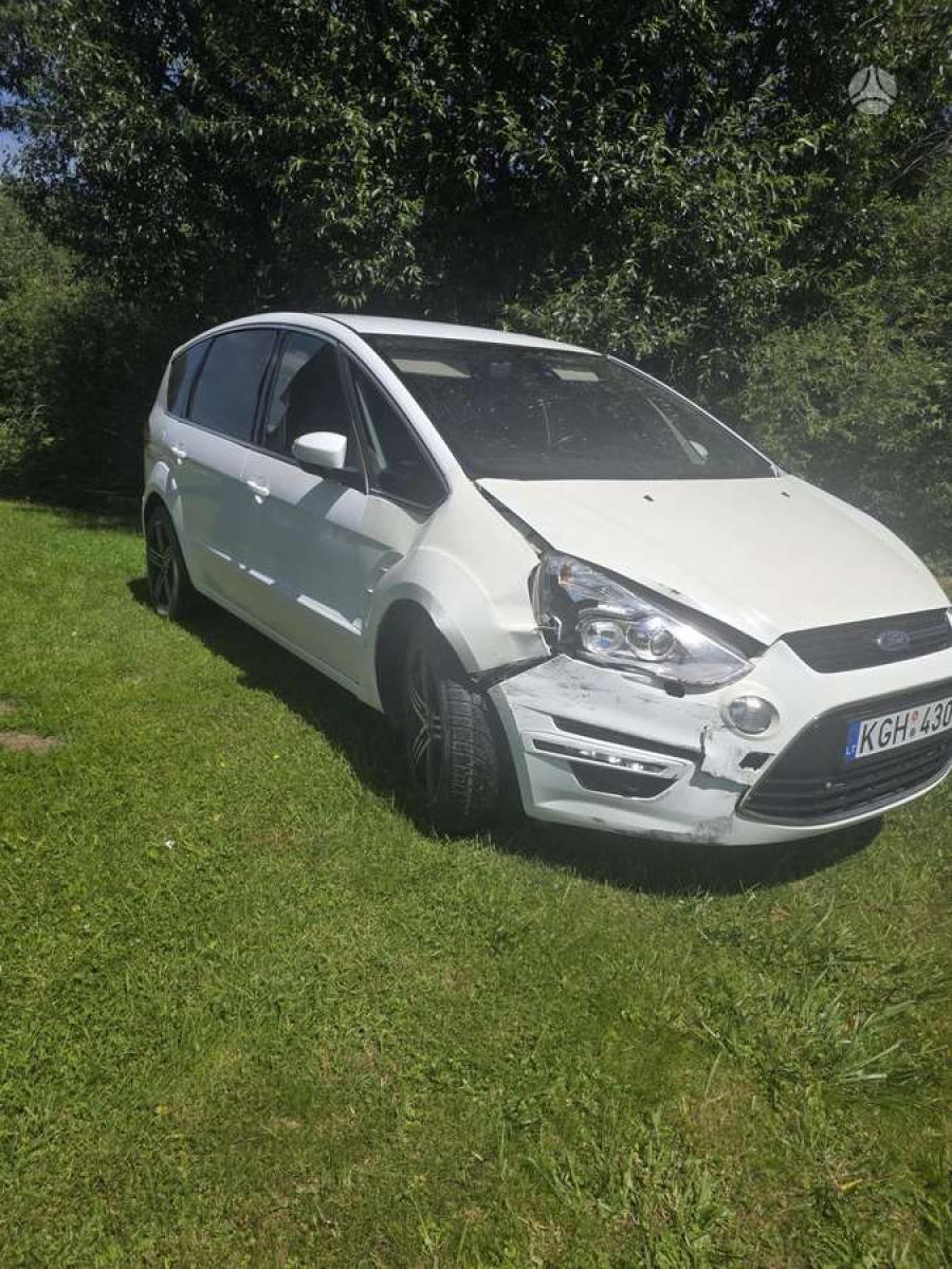 White Ford S-Max 2012 in Kaunas, with an engine capacity of 2.20 L and mileage of 370 thousand km for 2999 €, photo 3 on AUTOMOTO.COM.LV
