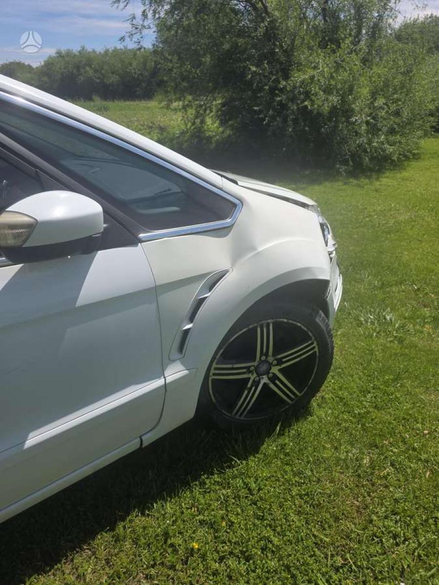 White Ford S-Max 2012 in Kaunas, with an engine capacity of 2.20 L and mileage of 370 thousand km for 2999 €, photo 4 on AUTOMOTO.COM.LV