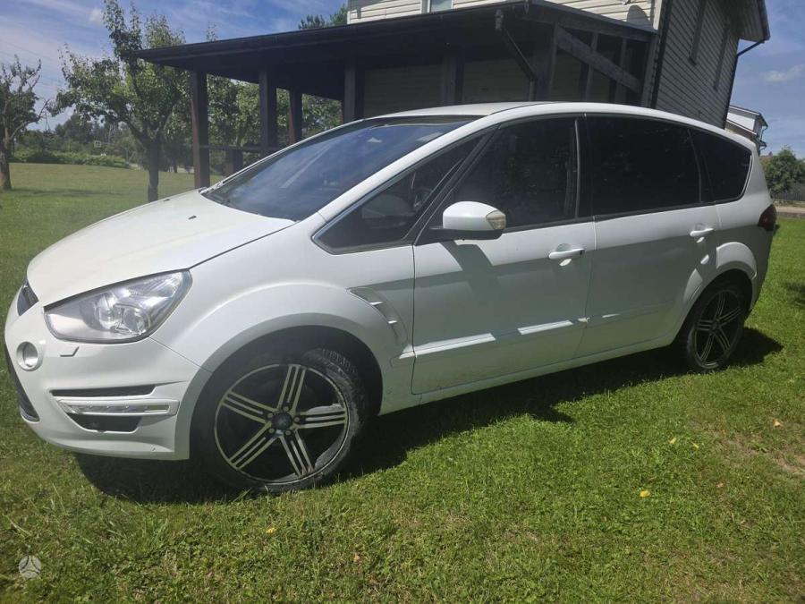 White Ford S-Max 2012 in Kaunas, with an engine capacity of 2.20 L and mileage of 370 thousand km for 2999 €, photo 5 on AUTOMOTO.COM.LV