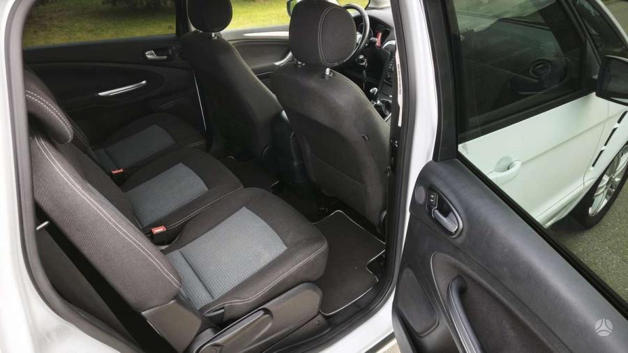 Balts Ford S-Max 2012 Šauļi, ar dzinēja tilpumu 1.60 L un nobraukumu 216 tūkst. km par 4990 €, foto 24 vietnē AUTOMOTO.COM.LV